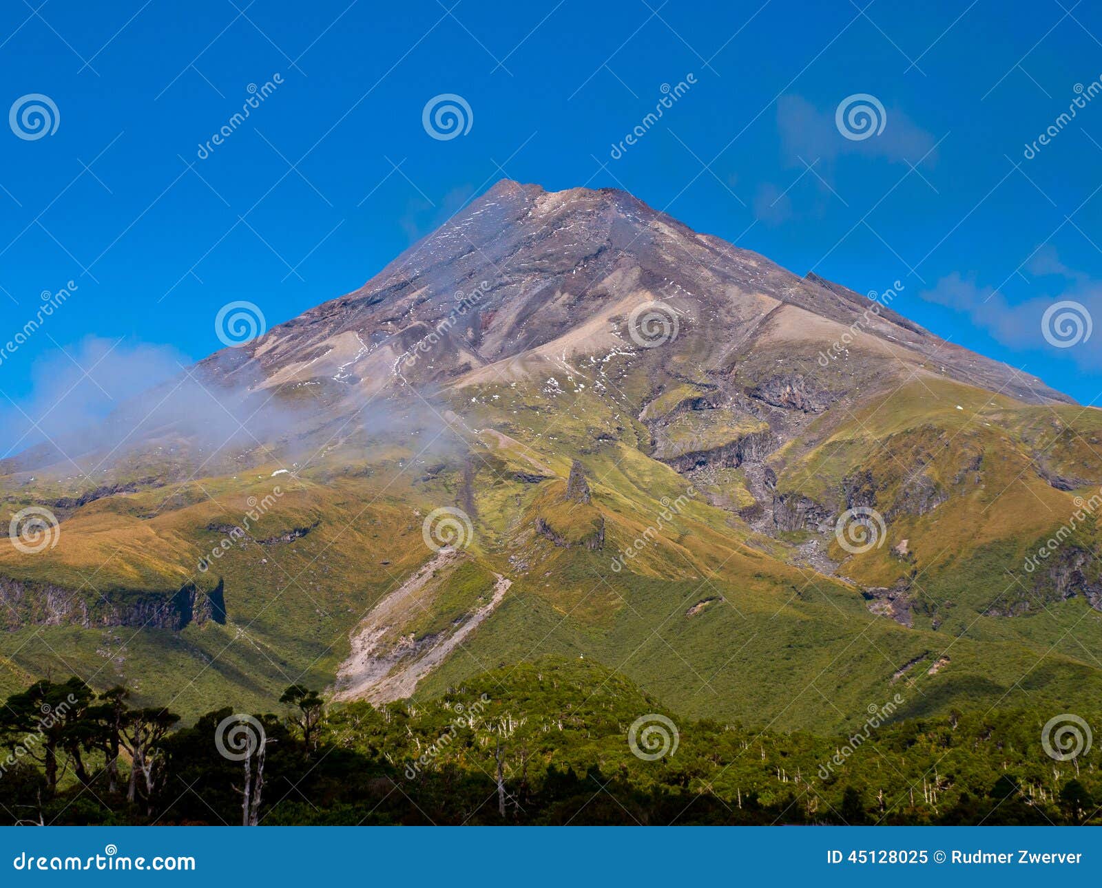 Berg Egmont Oder Taranaki-Vulkan, Neuseeland Stockbild - Bild von ...