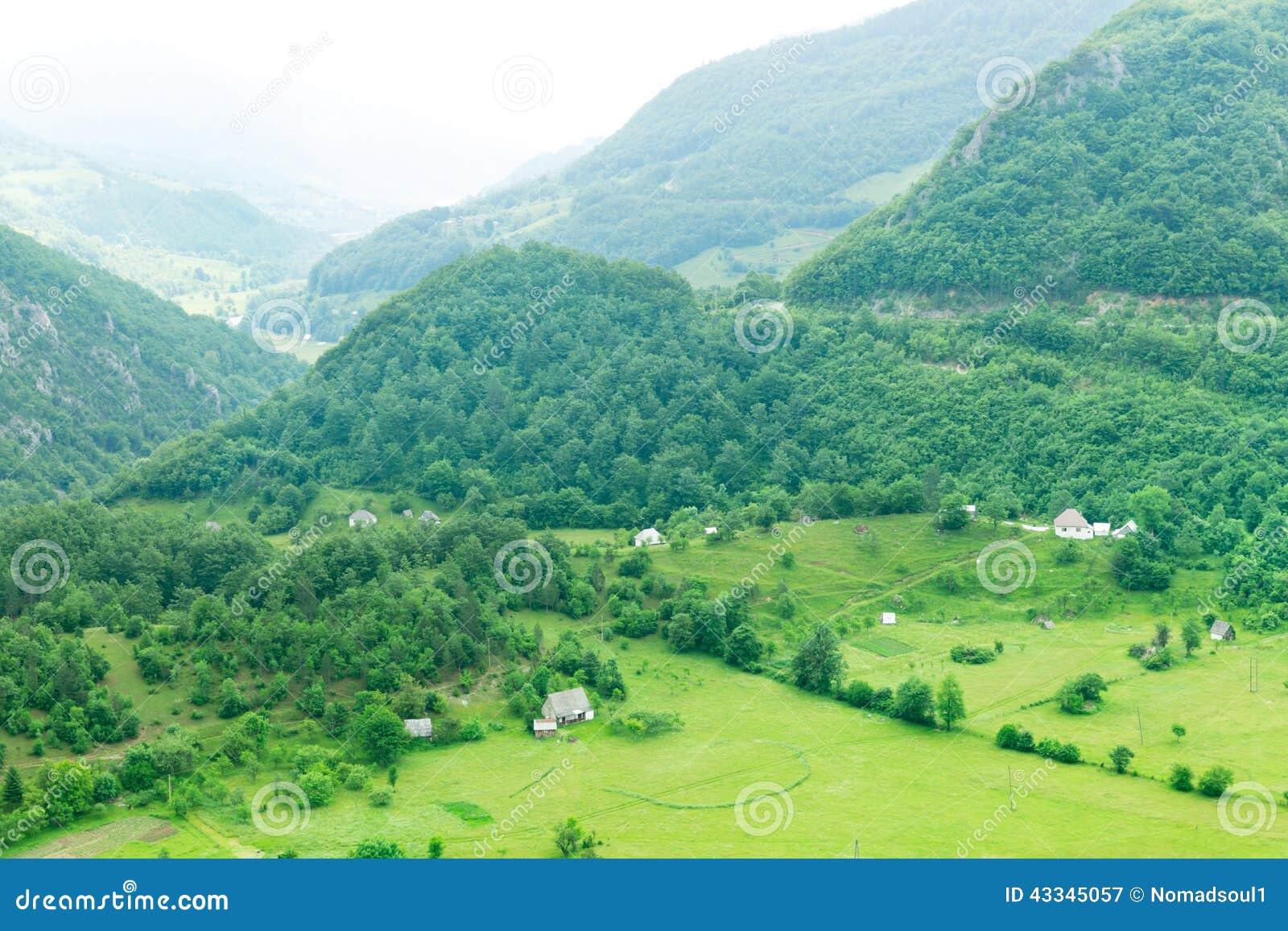 Berg En Groen Landschap Van Montenegro Stock Afbeelding - Image of ...