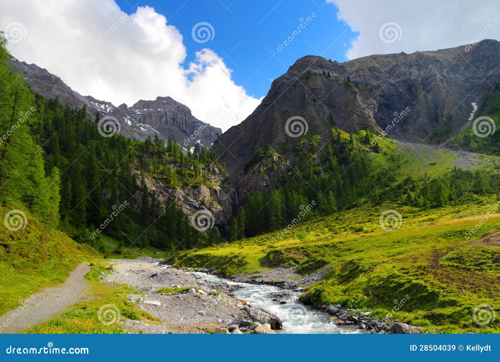 Berg landskap fotografering för bildbyråer. Bild av dagsljus - 28504039