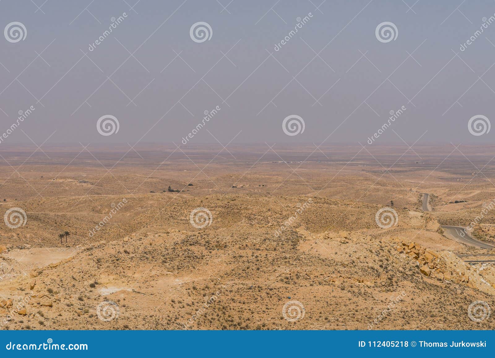 Berg op woestijn stock foto. Image of tunesië, arabisch - 112405218