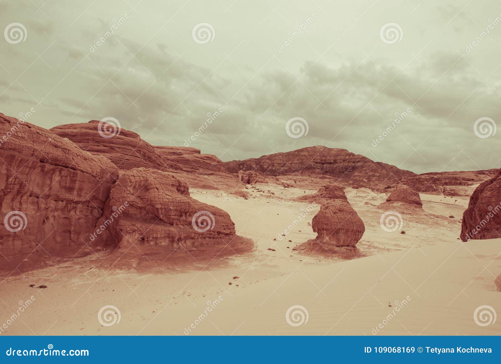 Berg in Sinai Woestijn Egypte Stock Afbeelding - Image of berg, sinai ...