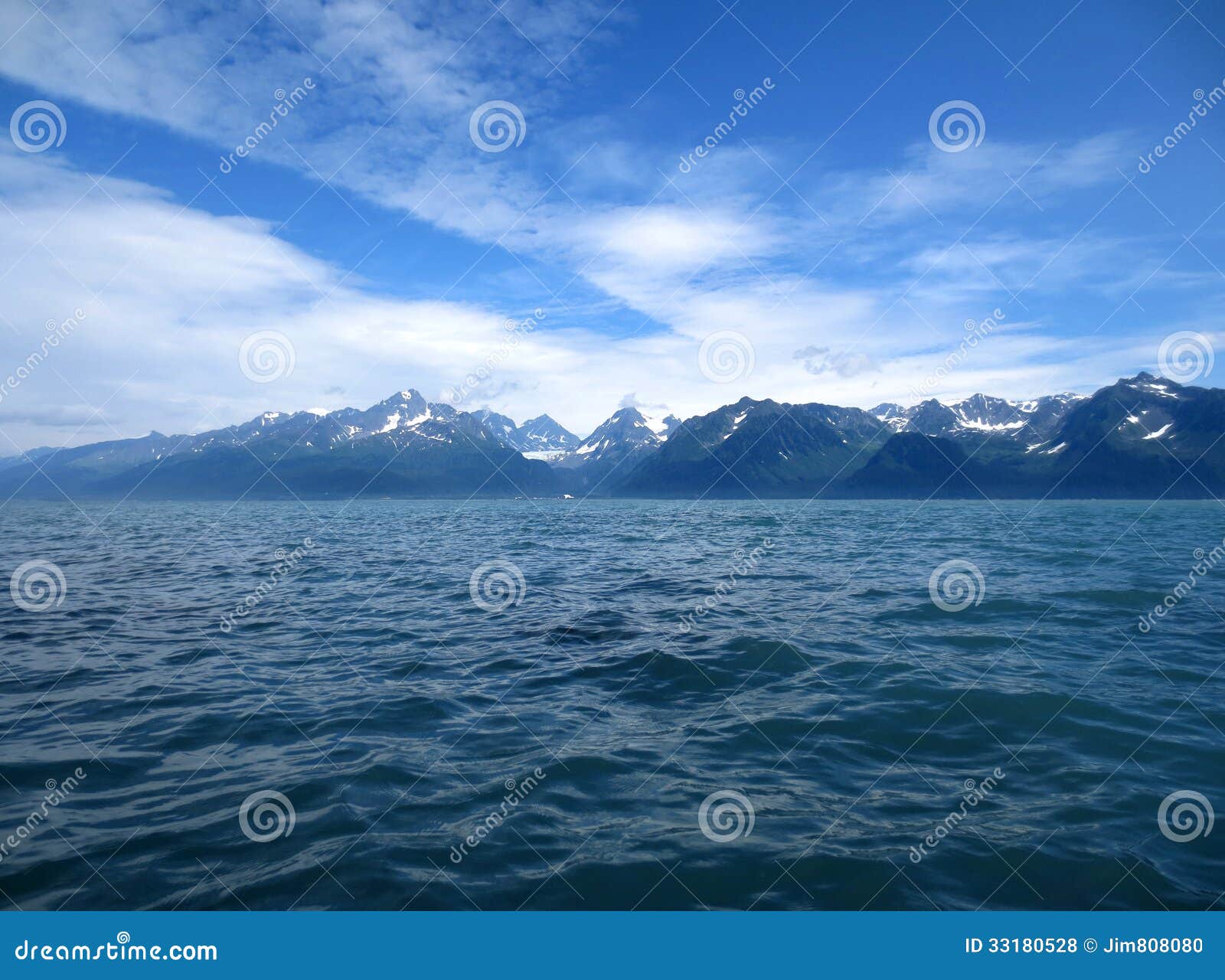 Berg und See stockfoto. Bild von reise, tourismus, blau - 33180528