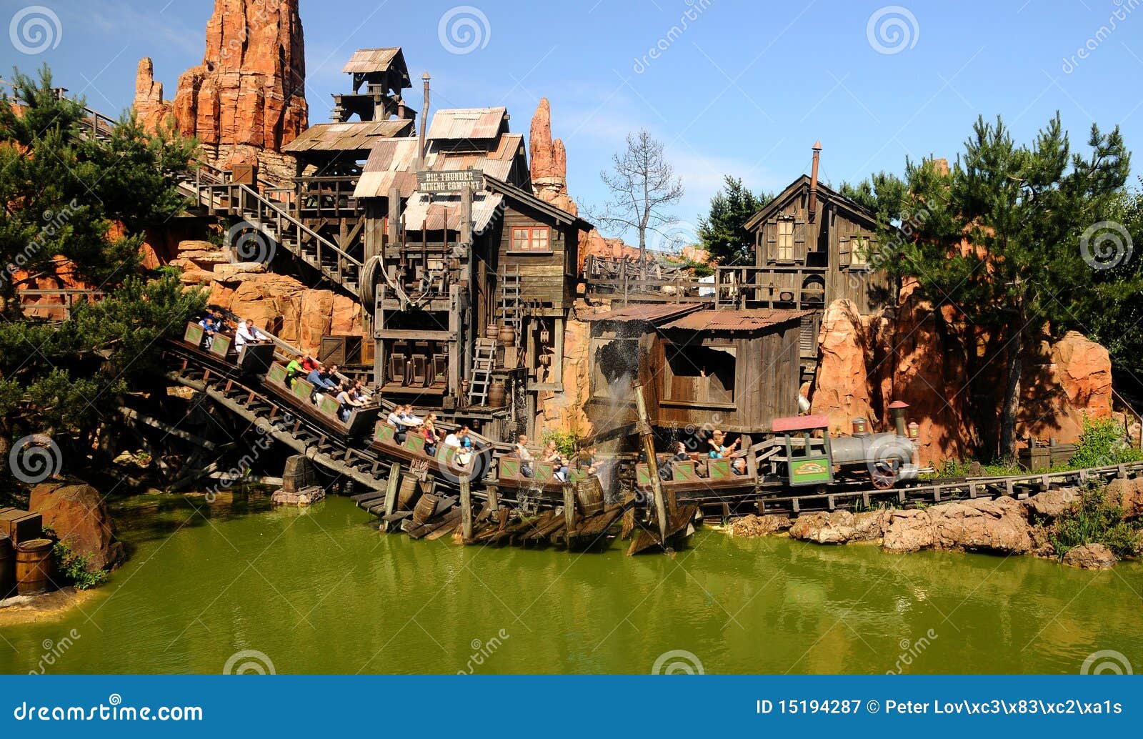 Berg- Und Talbahn - Disneyland Paris Redaktionelles Stockfotografie ...