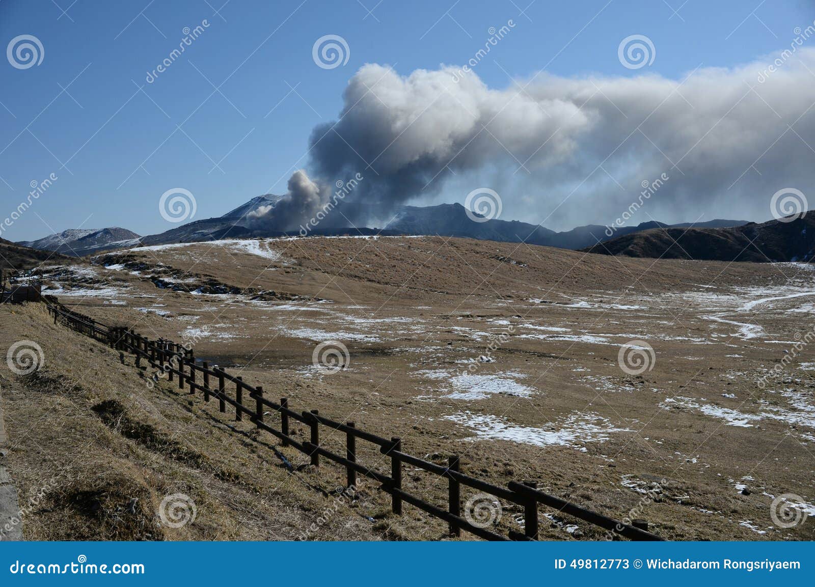 Berg von Aso Der Vulkan stockbild. Bild von vulkan, japan - 49812773