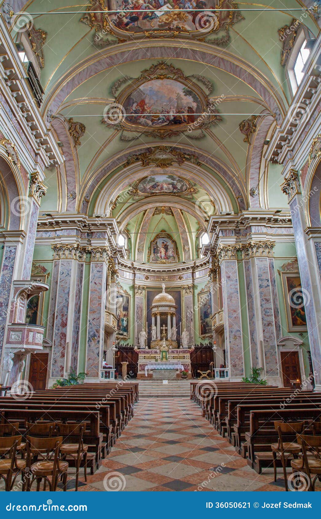 Bergamo - Schip Van Kerk San Alessandro Della Croce Stock Afbeelding ...