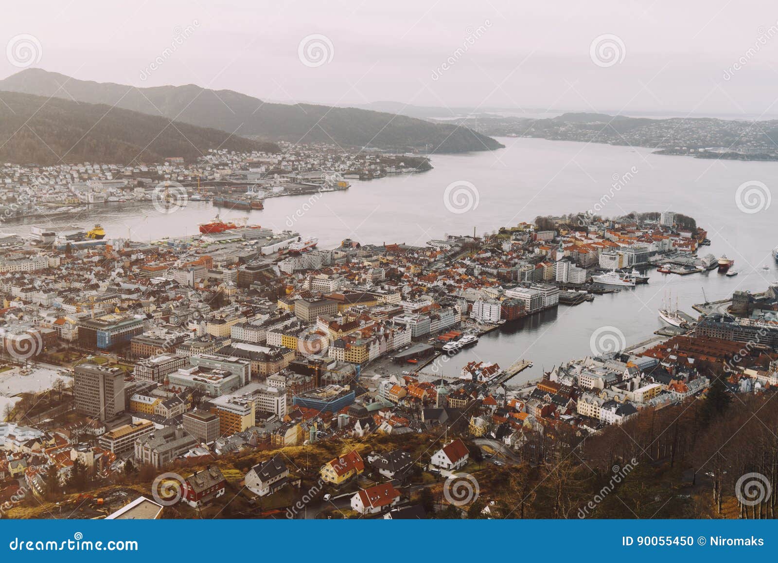 Bergen City in Norway at Sunset Editorial Image - Image of bruggen ...
