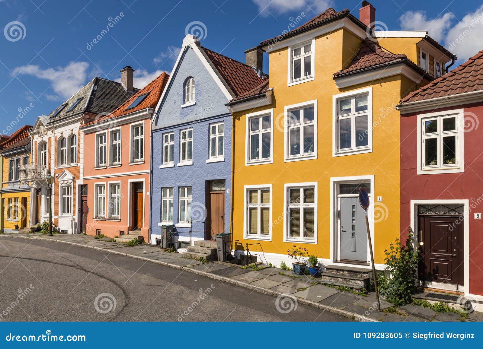 Bergen Street View Houses imagen de archivo. Imagen de ambiente - 109283605