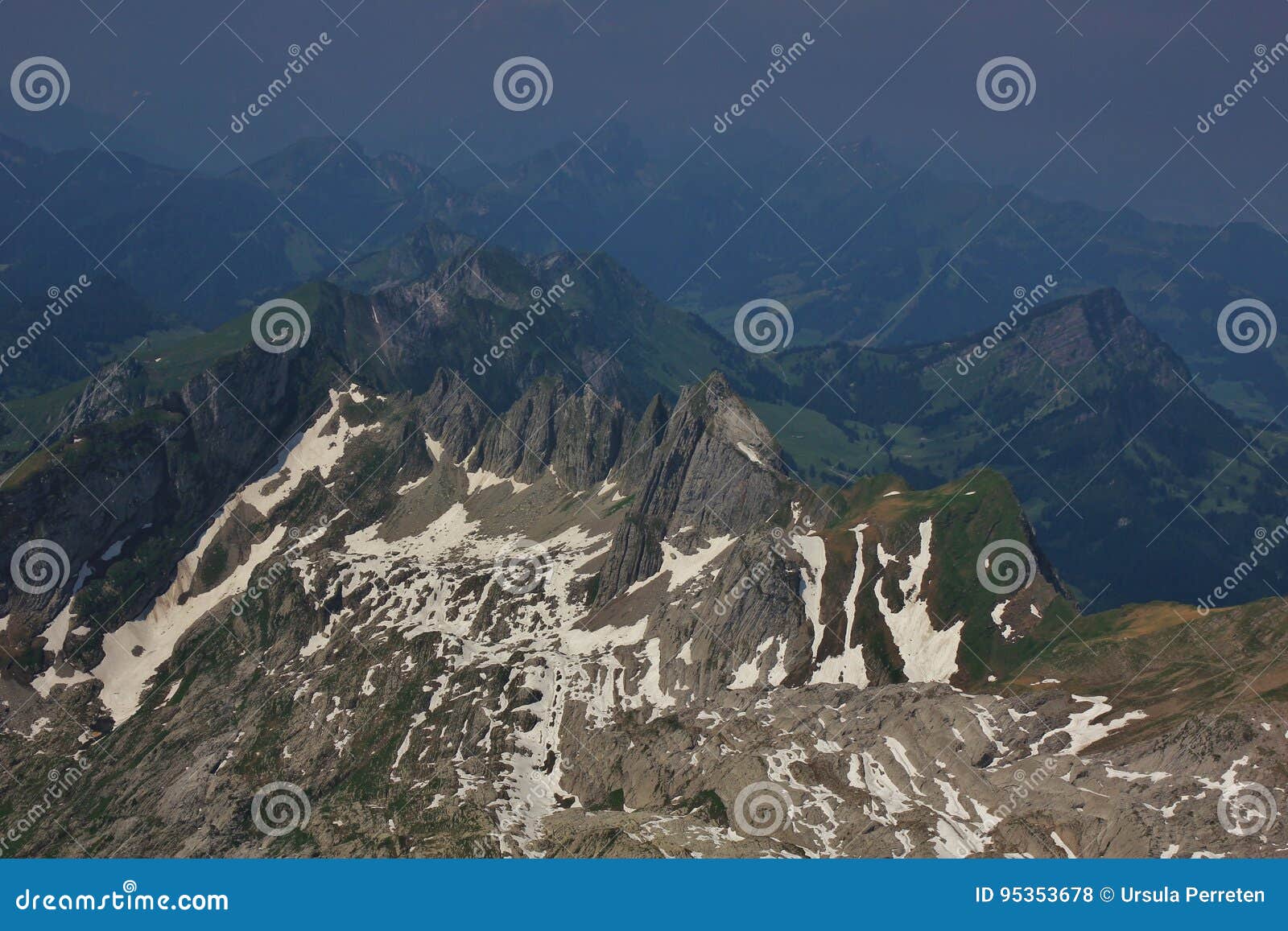 Bergspitzen in Den Schweizer Alpen, Ansicht Vom Berg Santis Stockfoto ...