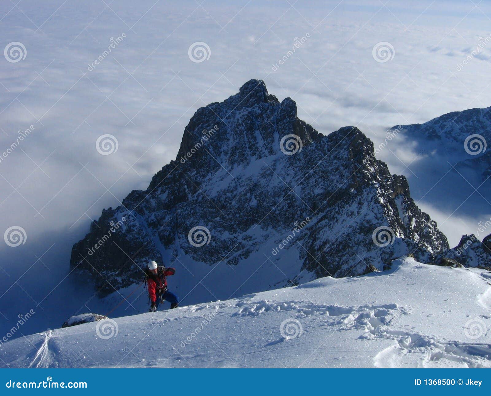 Bergsteigen stockfoto. Bild von bergsteigen, draussen - 1368500
