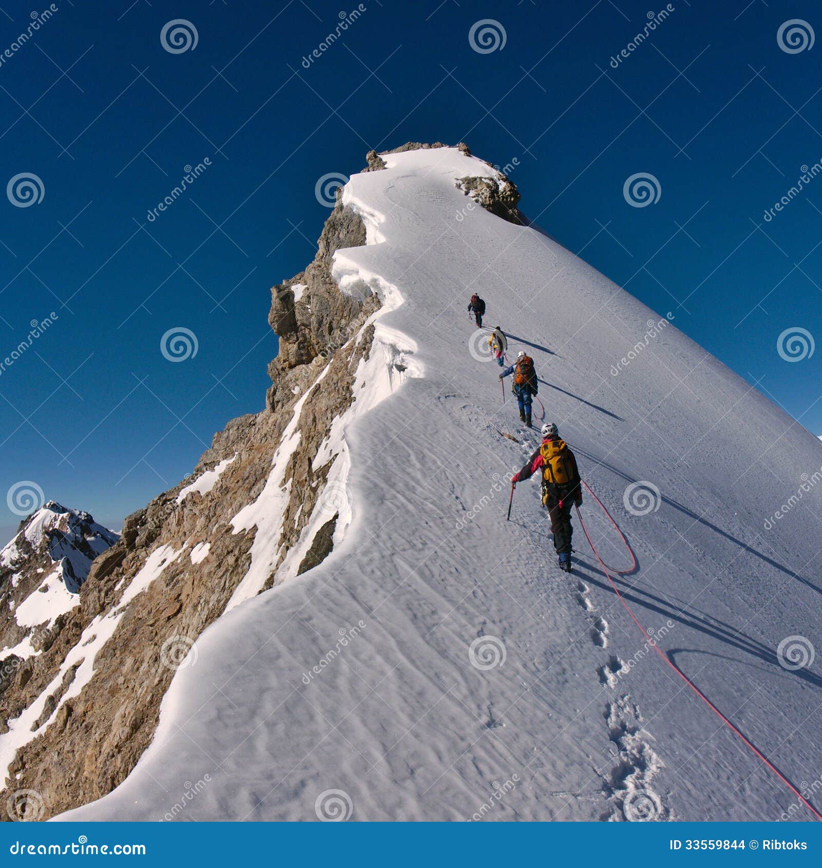 Bergsteiger Auf Einer Strecke Stockfoto - Bild von landschaft, reise ...