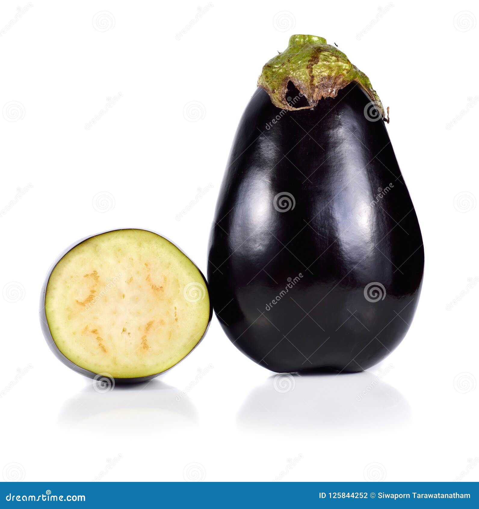 Beringela Isolada No Fundo Branco Foto de Stock - Imagem de doce, roxo ...