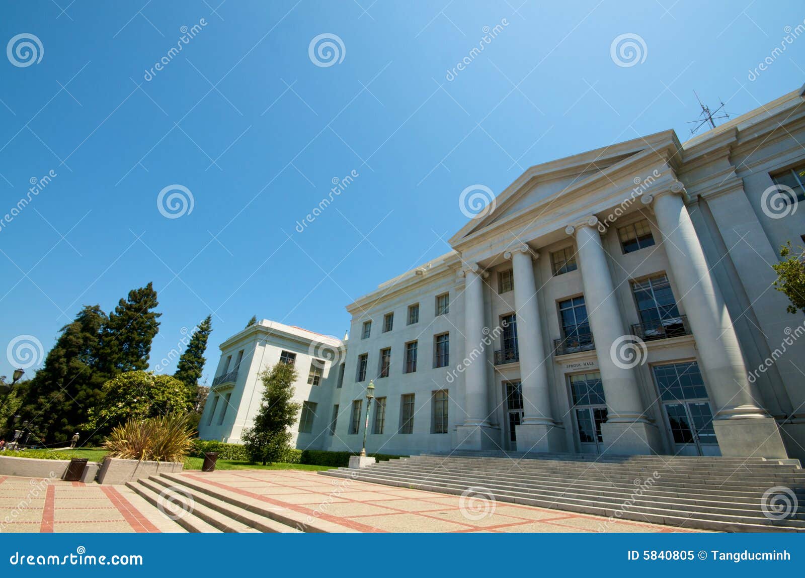 Berkeley Sproul Hall Building Picture. Image: 5840805