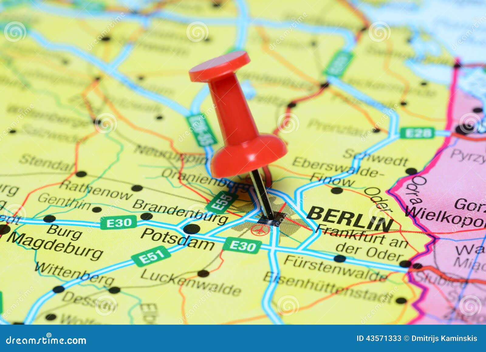 Berlim Fixou Em Um Mapa De Europa Imagem de Stock - Imagem de guia ...