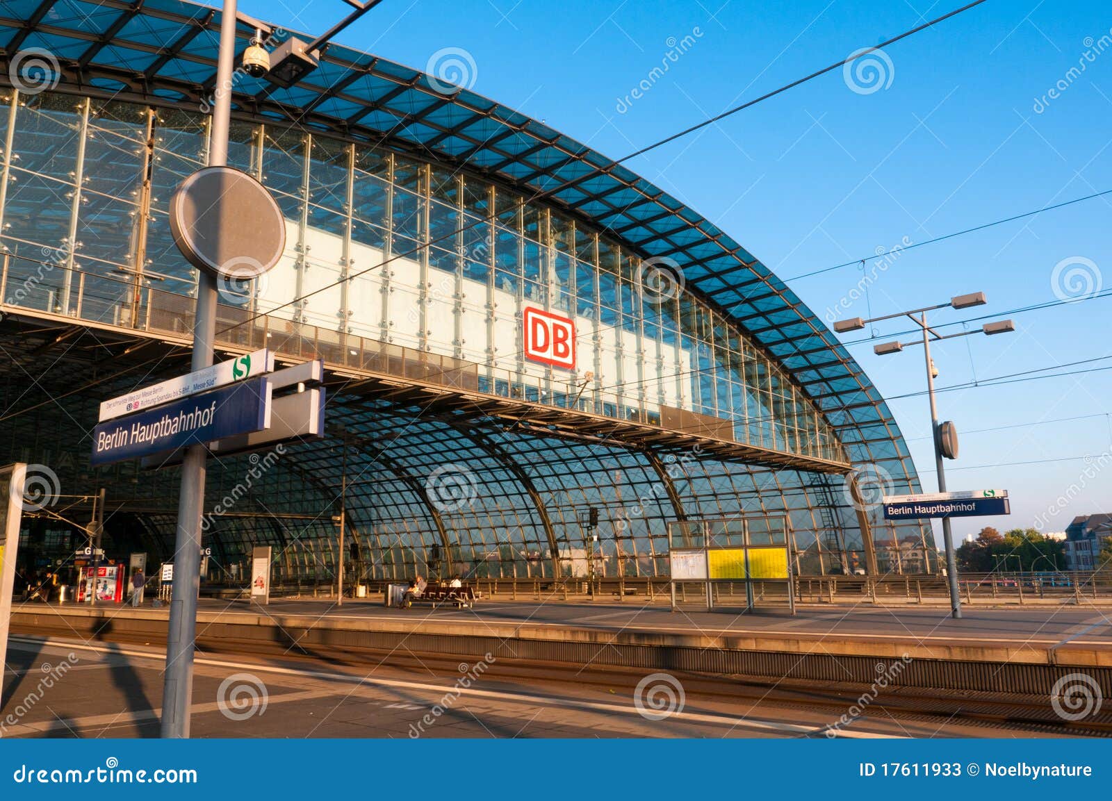 Berlin Hauptbahnhof editorial stock photo. Image of subway - 17611933