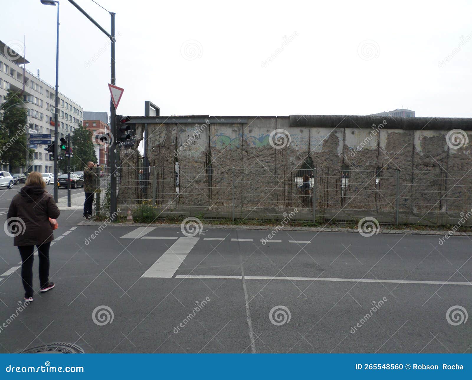 Berlin S Wall in Detail. West Side Editorial Image - Image of camera, detail: 265548560