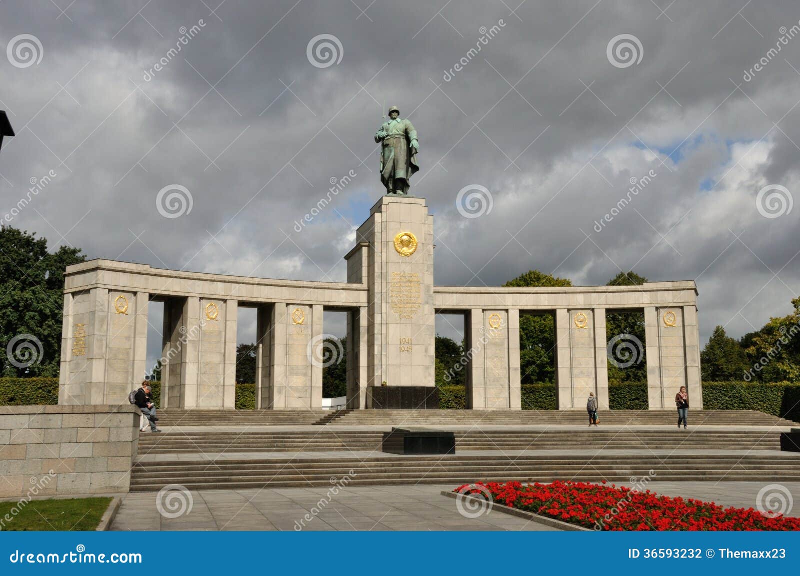 Berlin soviet memorial editorial photography. Image of star - 36593232