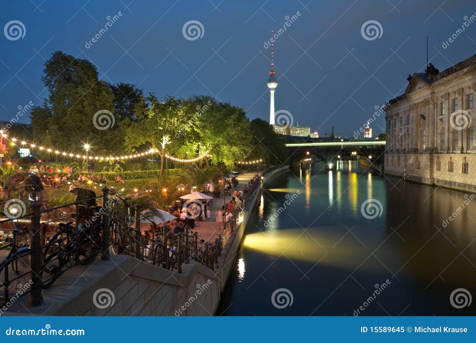 Berlin, Strandbar, Museumsinsel Stock Image - Image of river, museum ...