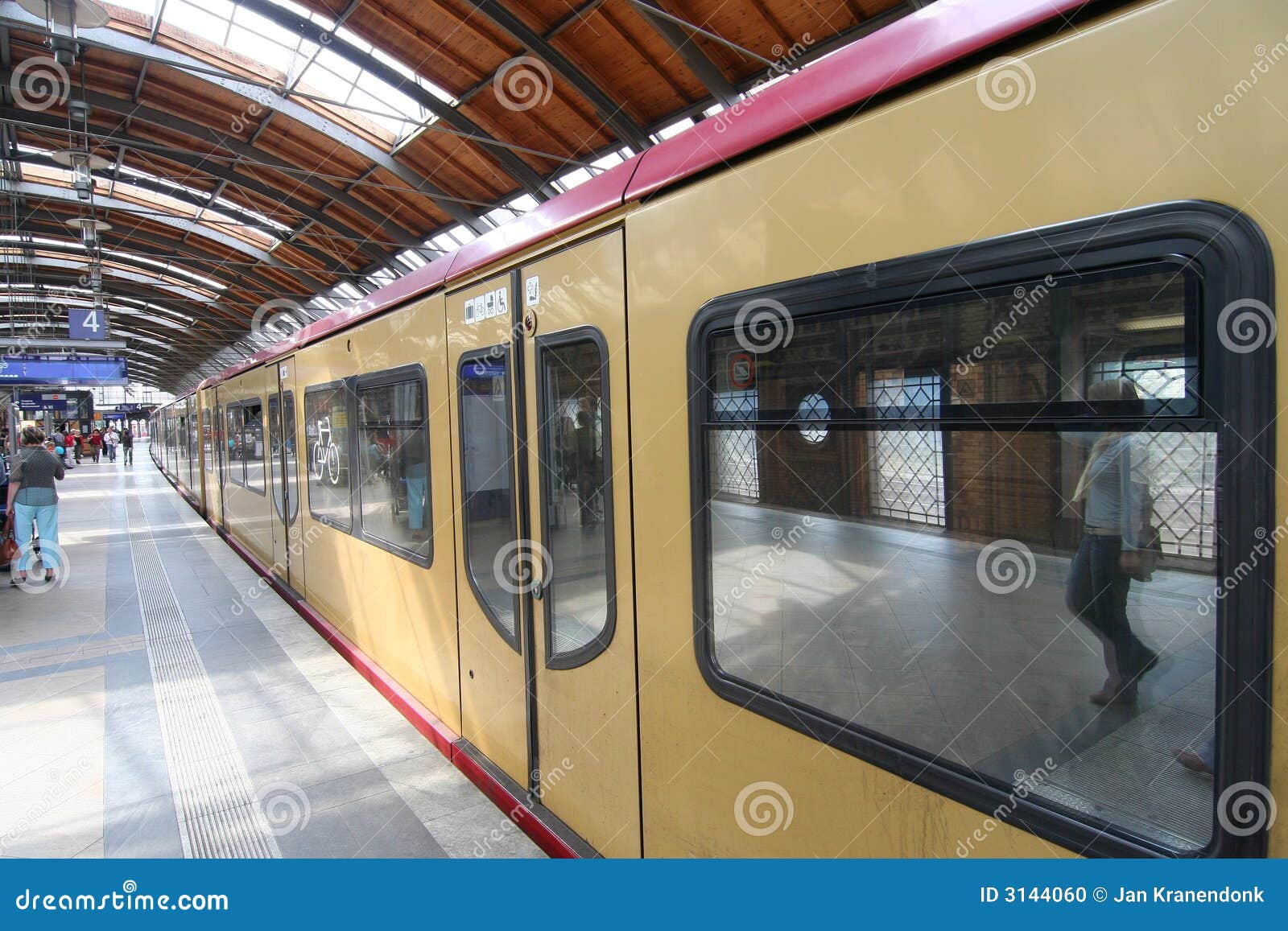 Berlin Subway editorial image. Image of reflection, platform - 3144060