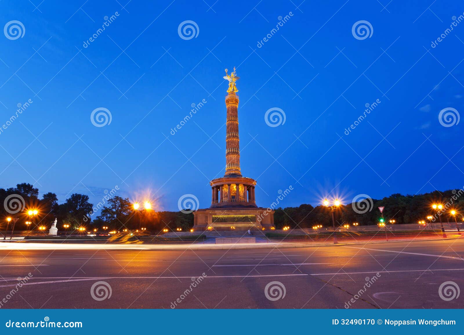 Siegessaule - Berlin stock photo. Image of statue, illuminated - 32490170