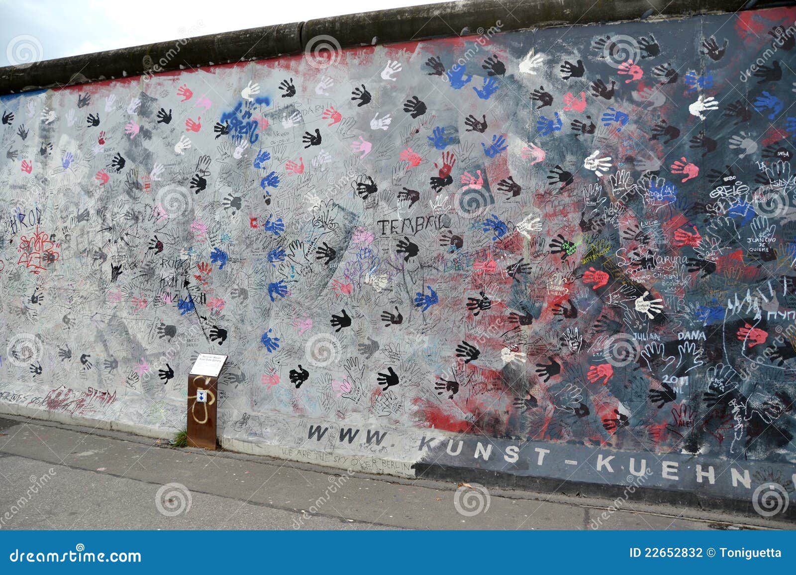 Brezhnev Kissing Honecker On The Berlin Wall Editorial Photo ...