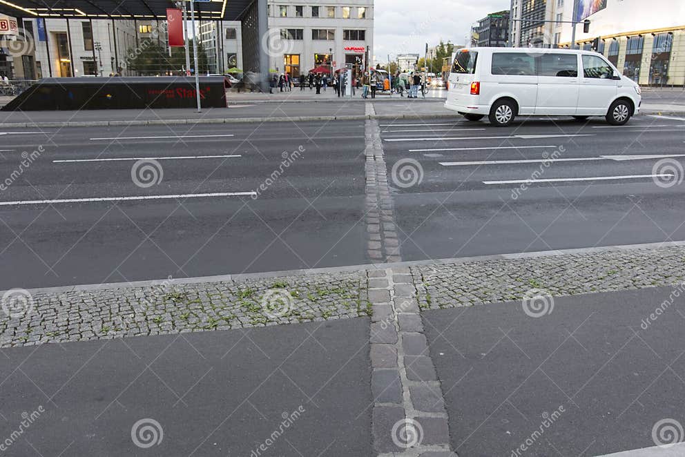 The Berlin Wall editorial photo. Image of famous, line - 78818566