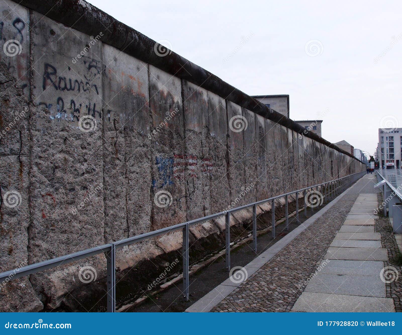 A Section of the Berlin Wall Editorial Image - Image of wall, 1961: ...