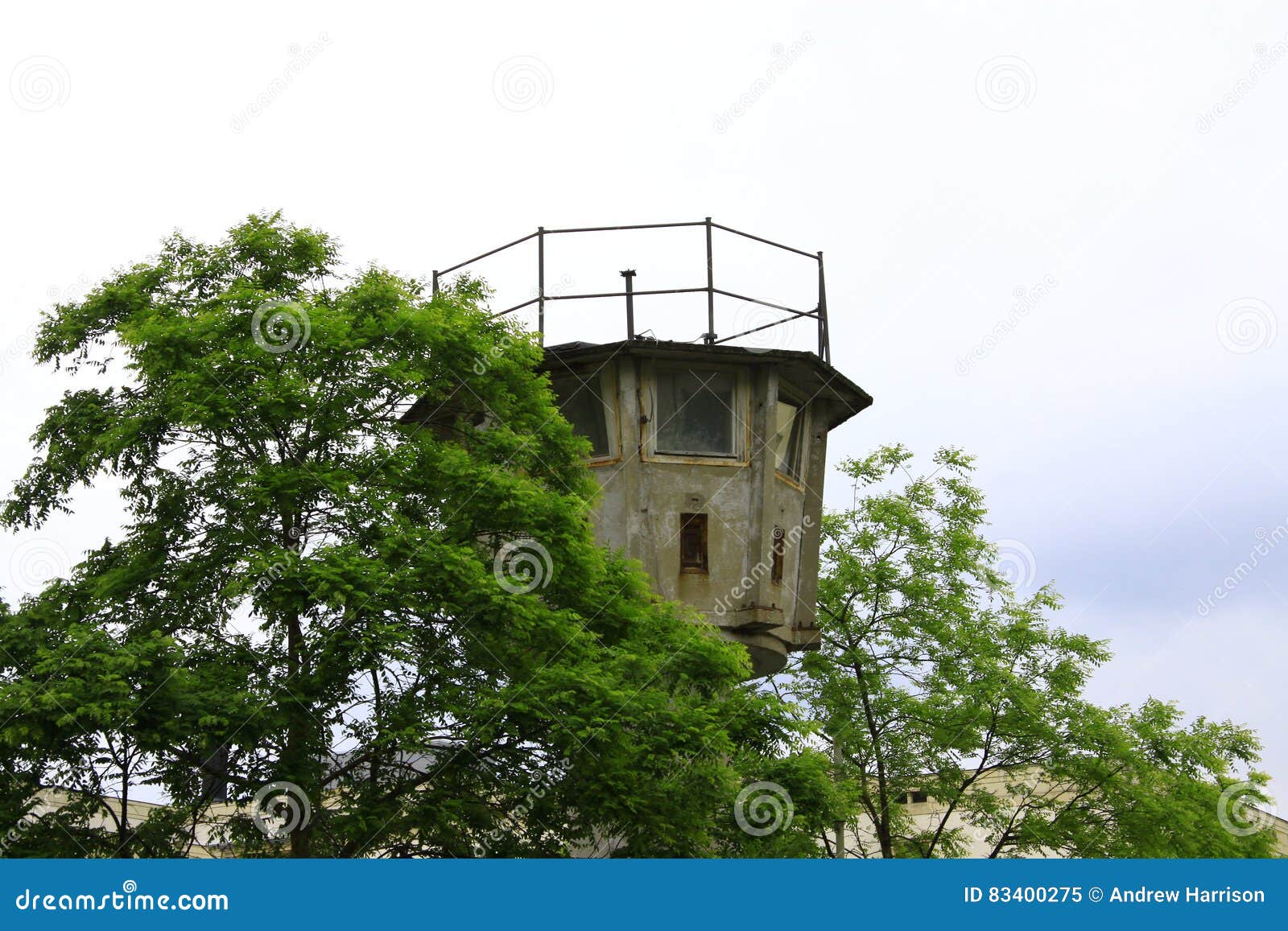 Berlin Wall Watchtowers image stock. Image du survie - 83400275