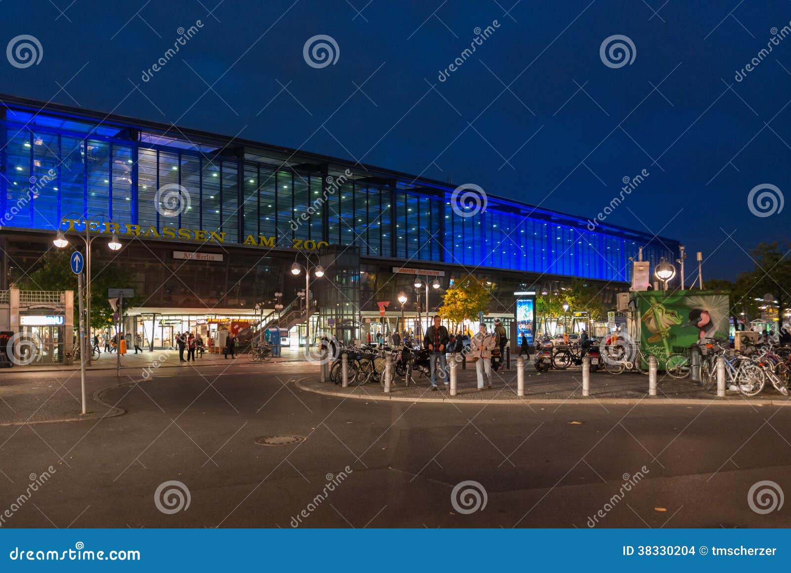 Berlin Zoo Station/Bahnhof Zoo Redaktionell Fotografering för ...
