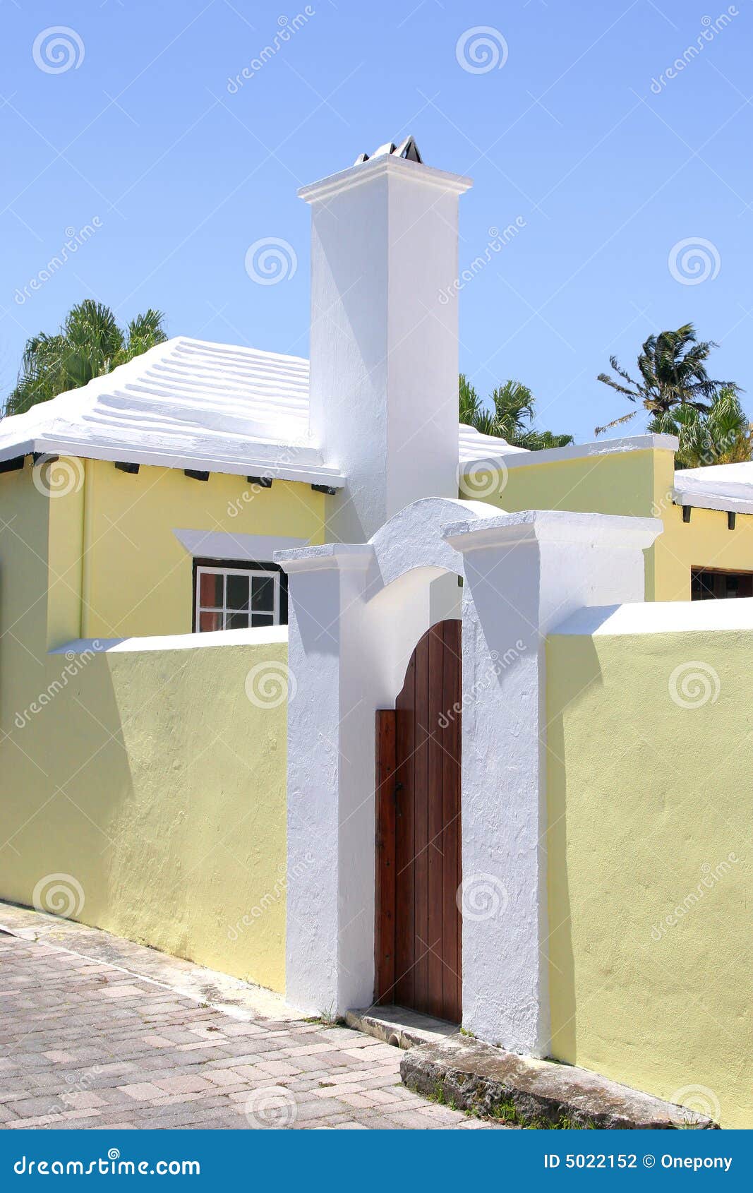 Bermudan Home and Garden stock photo. Image of destination - 5022152