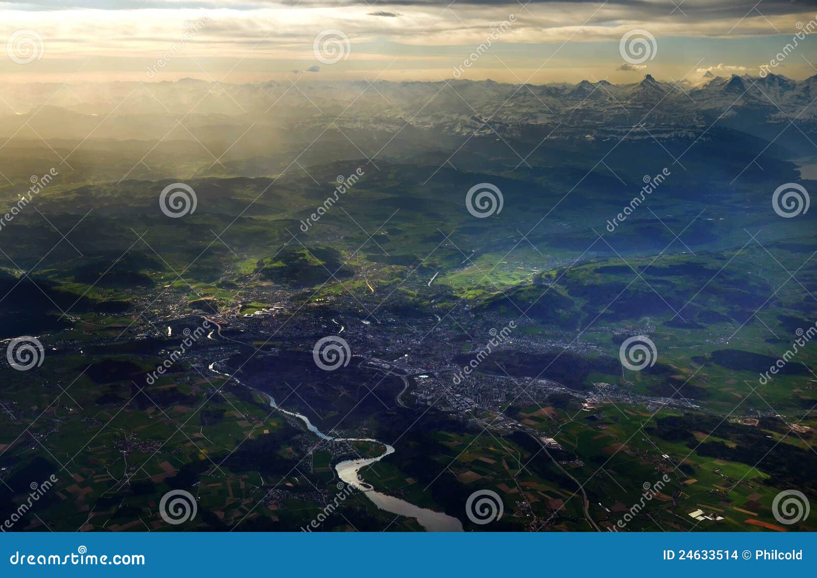 Bern-und Der Alpen Luftaufnahme Stockfoto - Bild von alpen, tageslicht ...