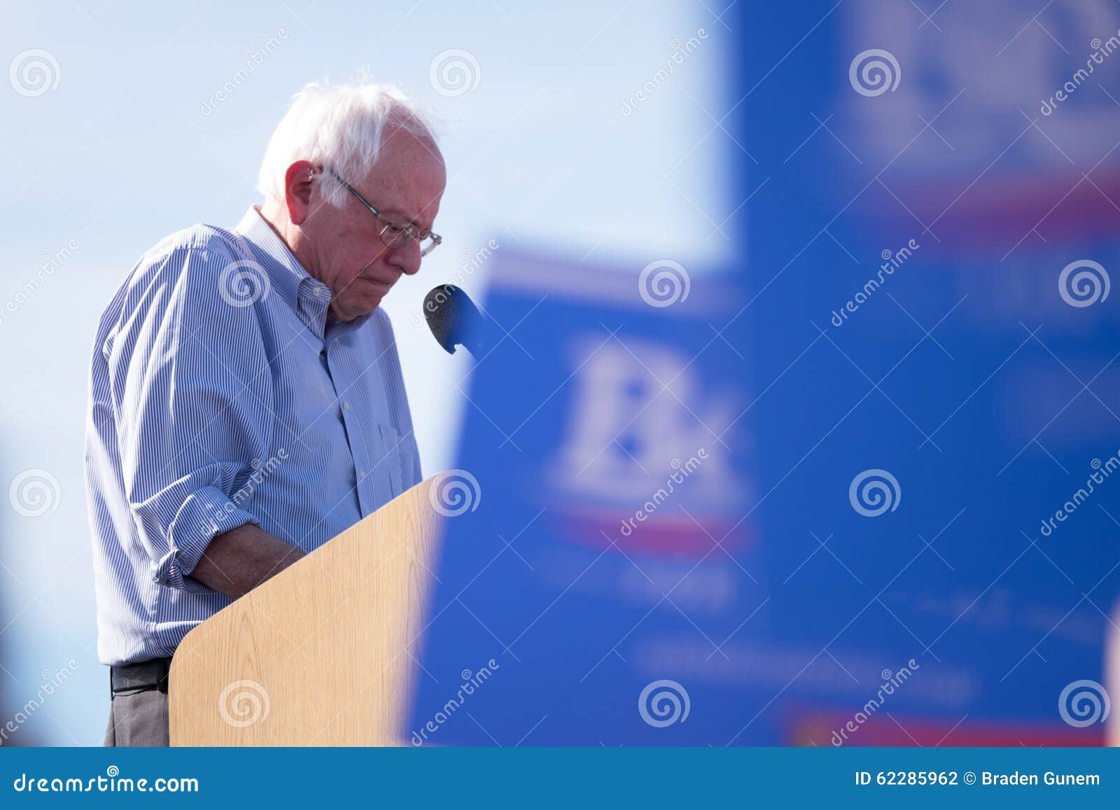 Bernie Sanders editorial photography. Image of pointing - 62285962