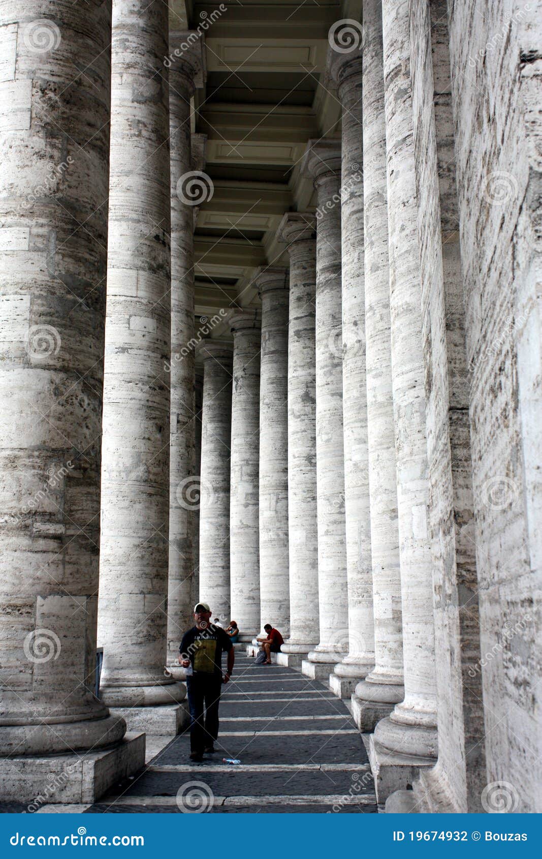 Bernini column editorial photography. Image of vatican - 19674932