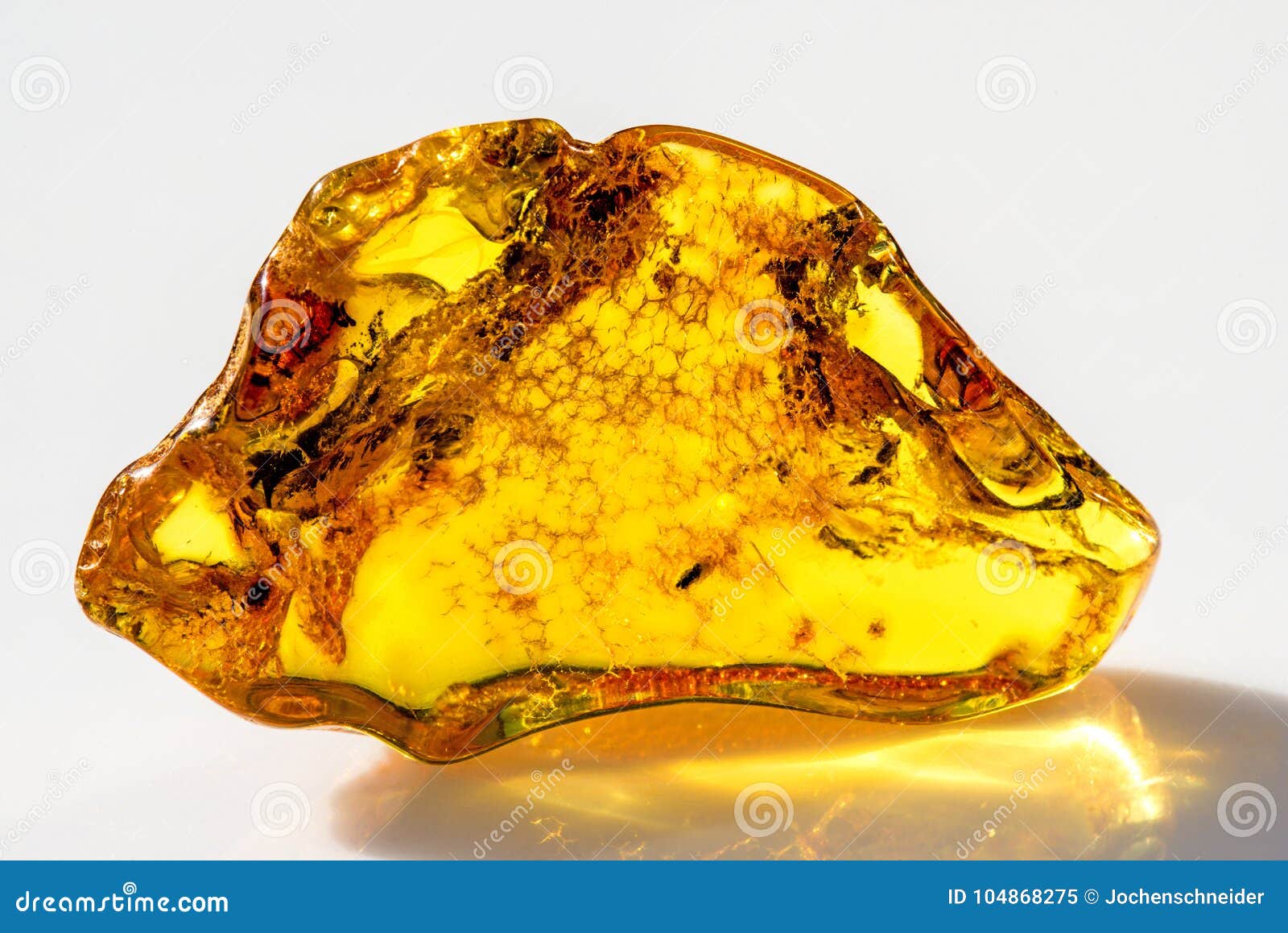 Bernstein in der Sonne stockbild. Bild von edelstein - 104868275