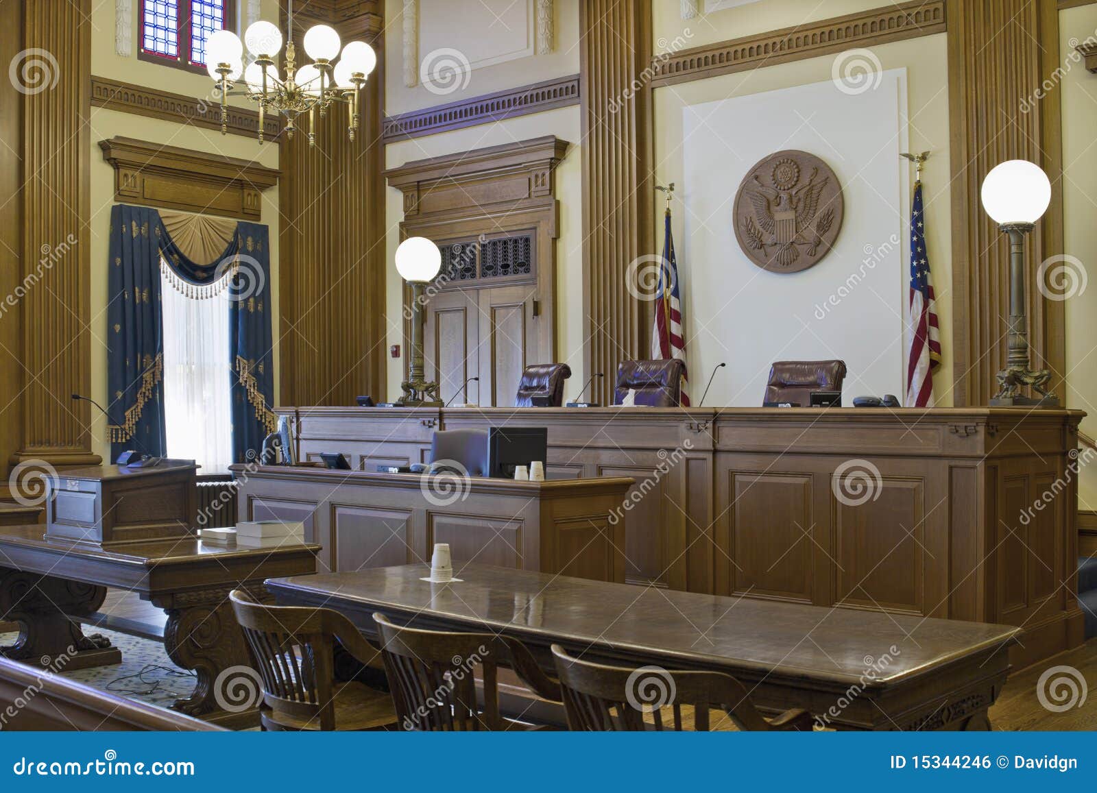 Berufungsgericht-Gerichtssaal 2 Stockfoto - Bild von richter, anklänge ...
