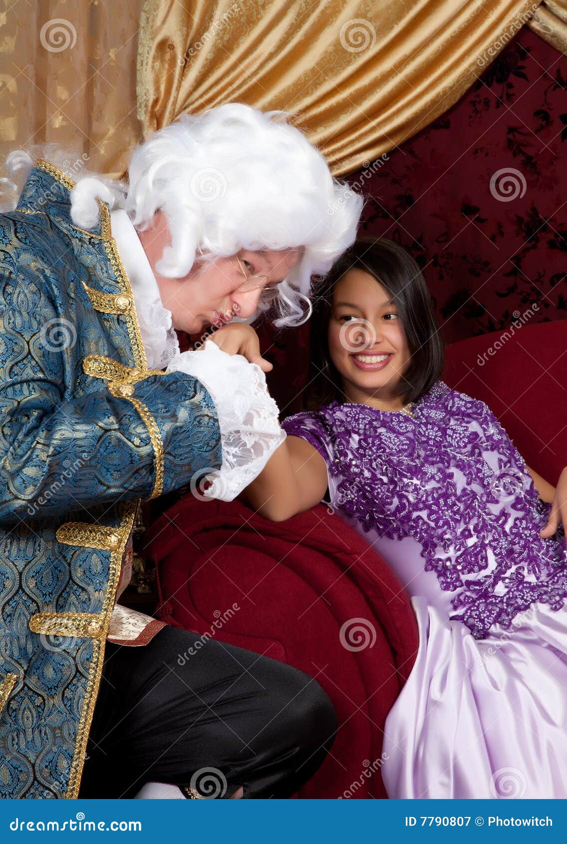 Besar la mano imagen de archivo. Imagen de rico, vestido - 7790807