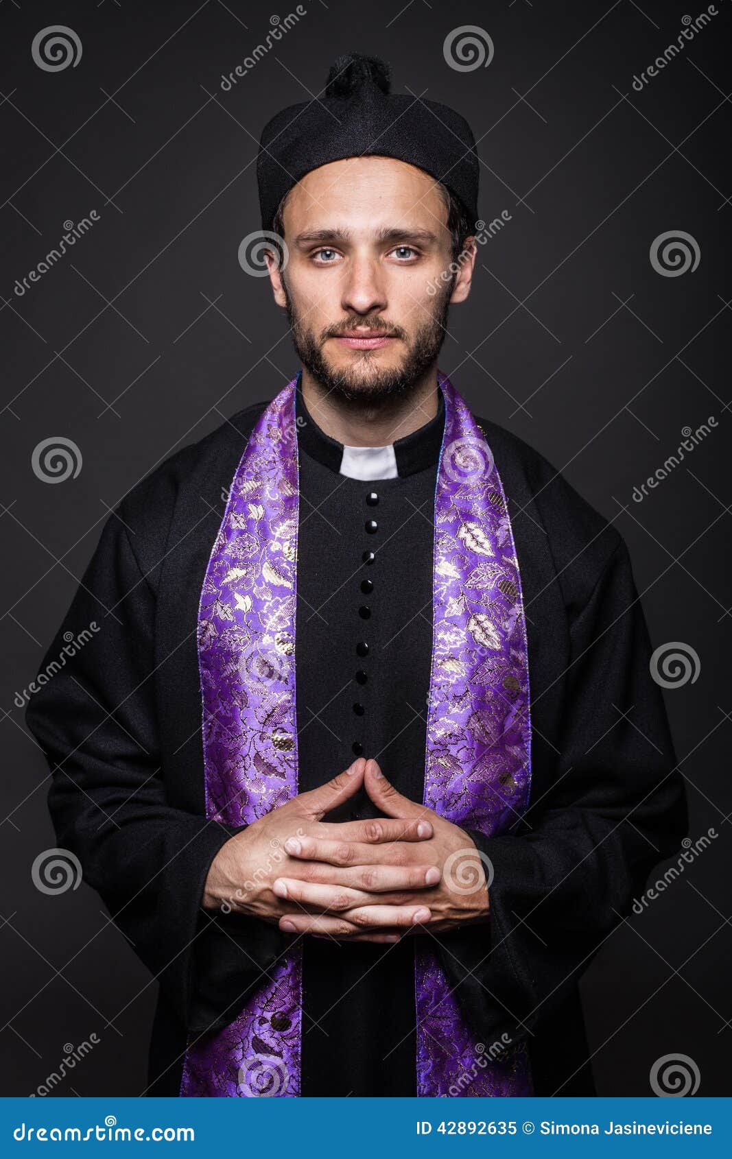 Bescheidener Katholischer Priester Stockbild - Bild von katholizismus ...