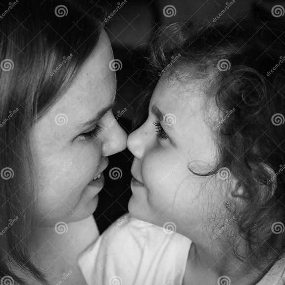 Besos del esquimal imagen de archivo. Imagen de esquimal - 33955153