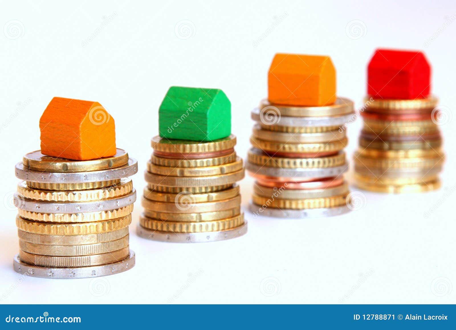 Besparing voor een huis stock afbeelding. Image of investeer - 12788871