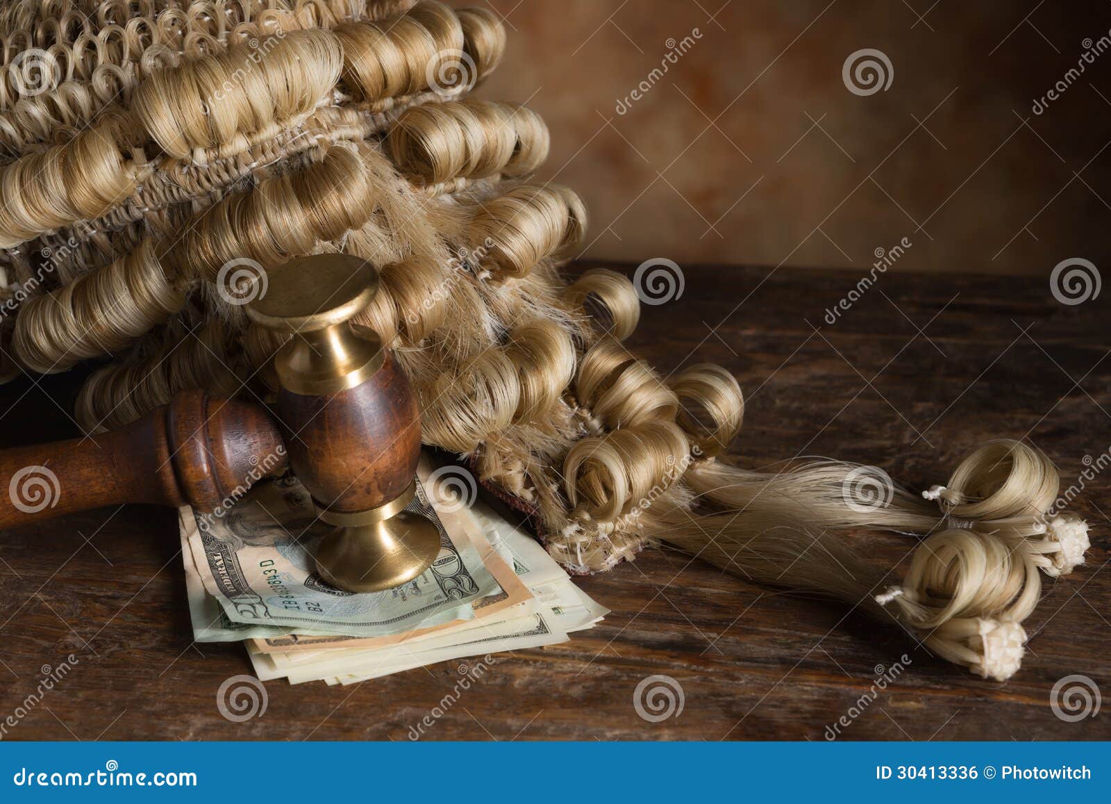 Bestechung Und Korruption Vor Gericht Stockfoto - Bild von gerichtssaal ...