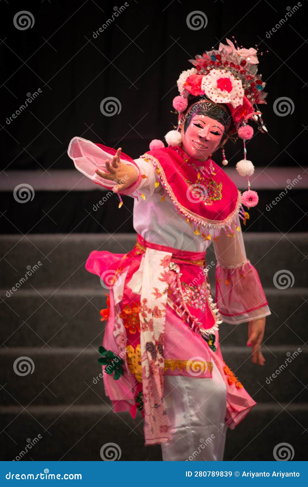 Betawi Mask Dance Performance at Parade Tari Nusantara 2014 Editorial Stock Image - Image of ...