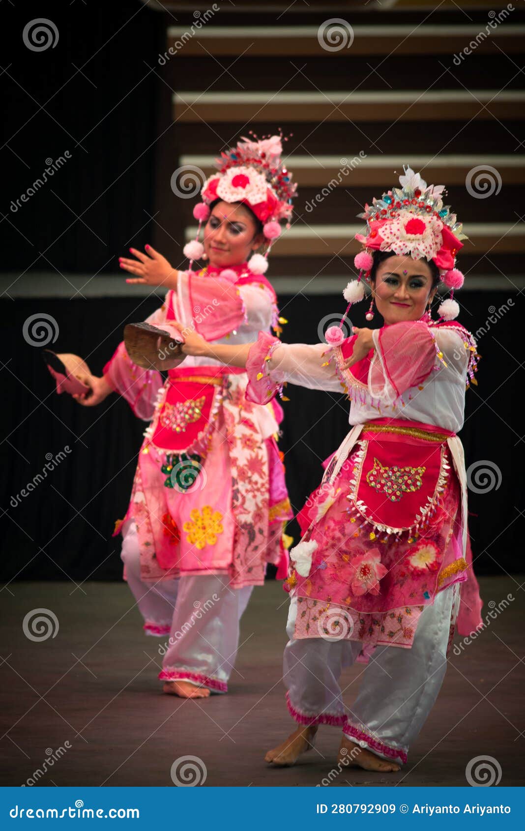 Betawi Mask Dance Performance at Parade Tari Nusantara 2014 Editorial Stock Image - Image of ...