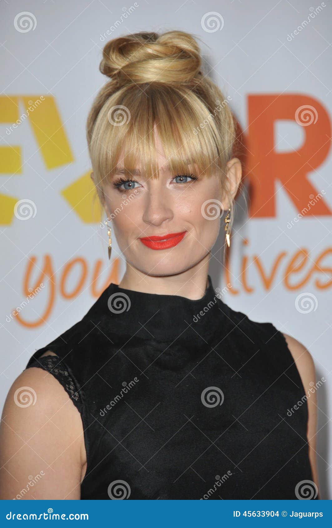 Beth Behrs imagen de archivo editorial. Imagen de celebridad - 45633904