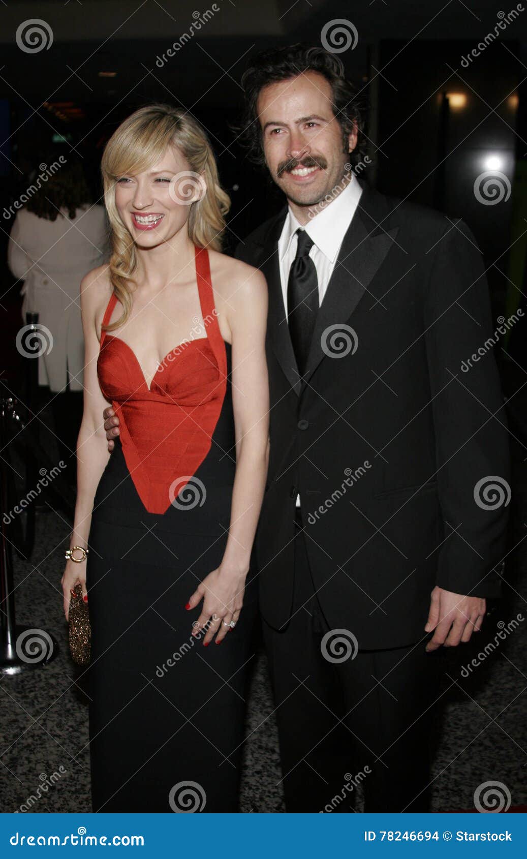 Beth Riesgraf y Jason Lee imagen de archivo editorial. Imagen de bello ...
