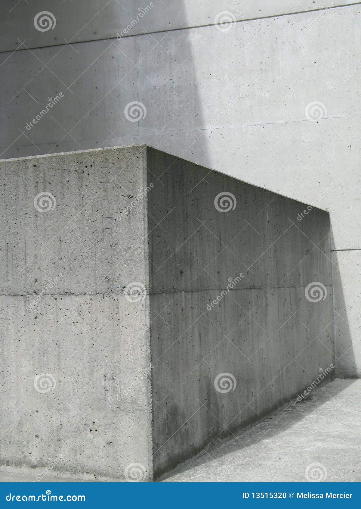 Betonmauer stockfoto. Bild von vertikal, einfarbig, gebäude - 13515320