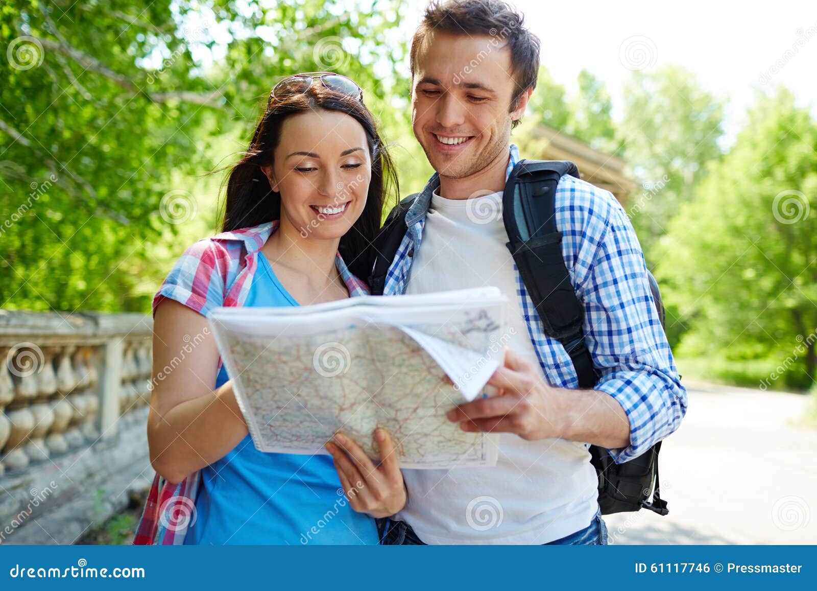 Betrachten der Anleitung stockfoto. Bild von exkursion - 61117746