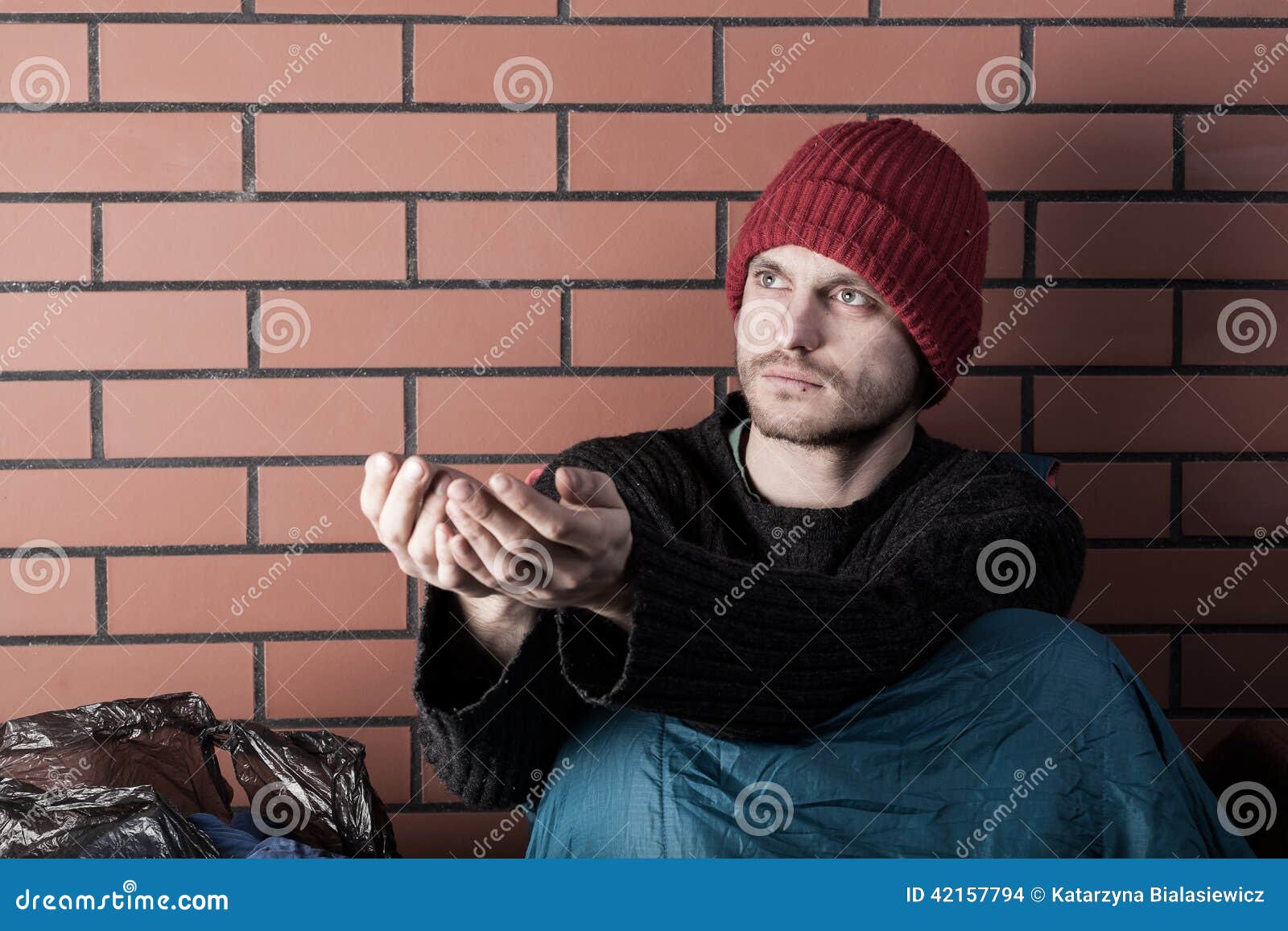 Bettler, Der Auf Der Straße Lebt Stockfoto - Bild von phasen, alleine ...