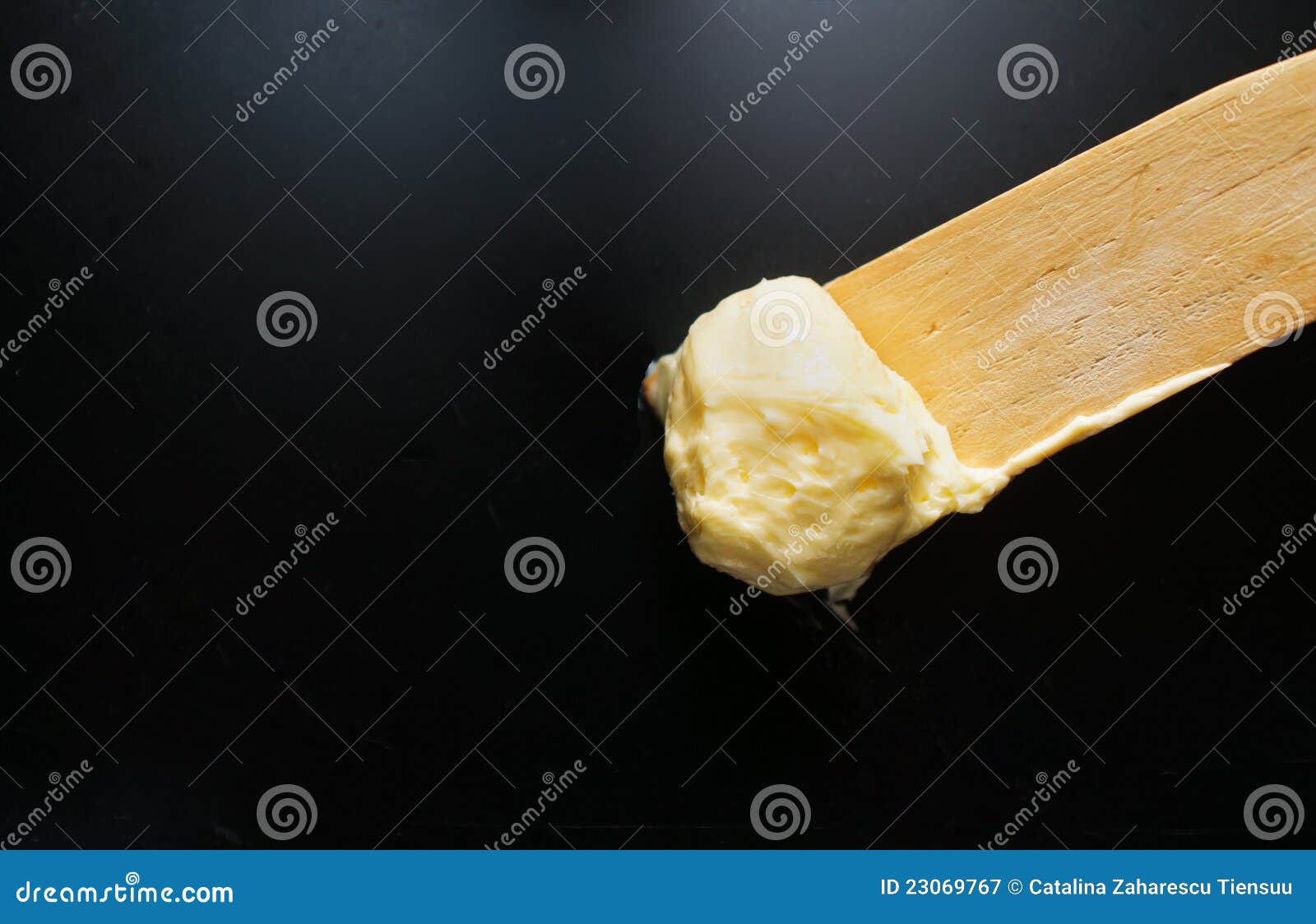 Beurre mou sur la spatule image stock. Image du métallique - 23069767