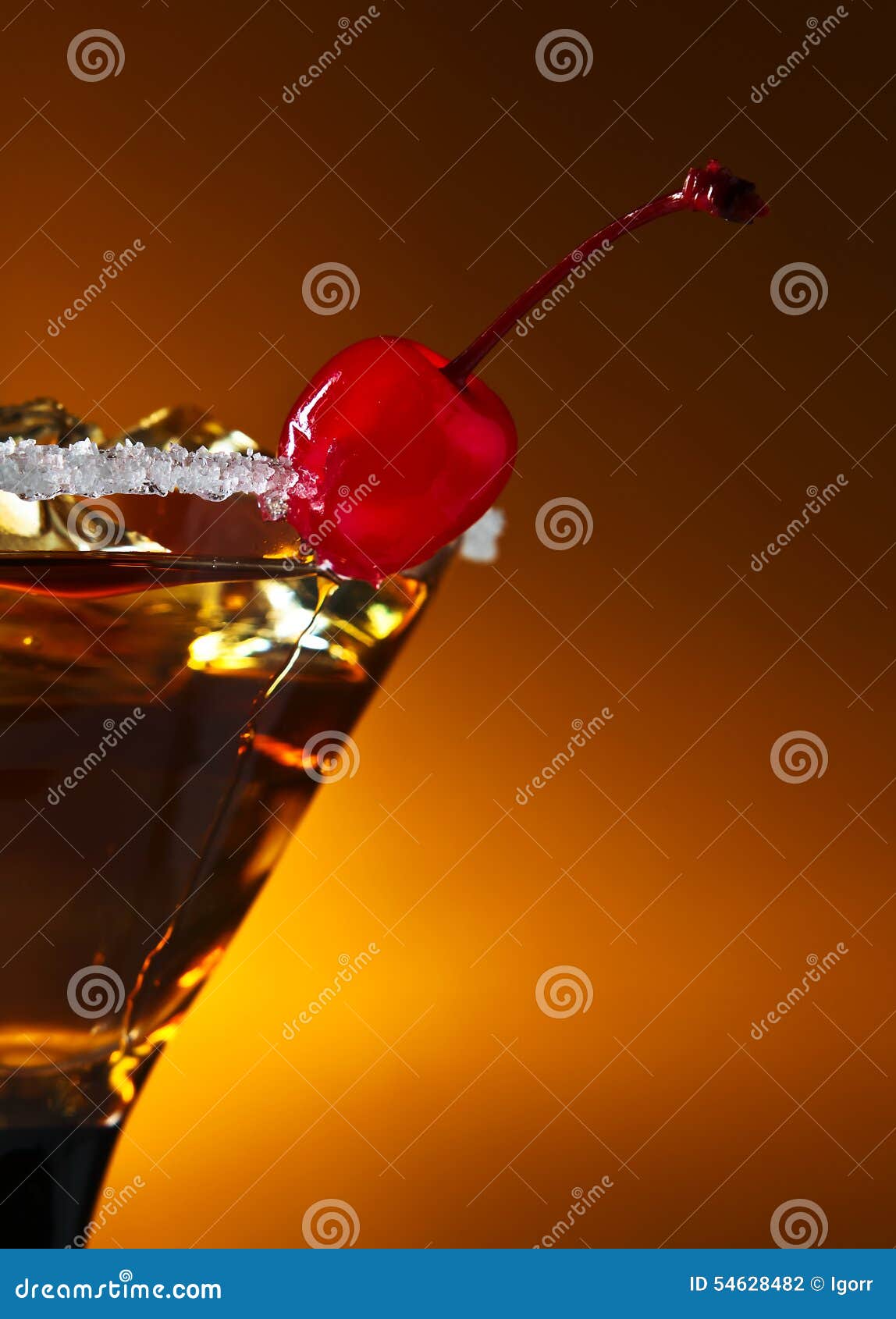 Bevanda Alcolica Con Le Ciliege Fotografia Stock - Immagine di ...