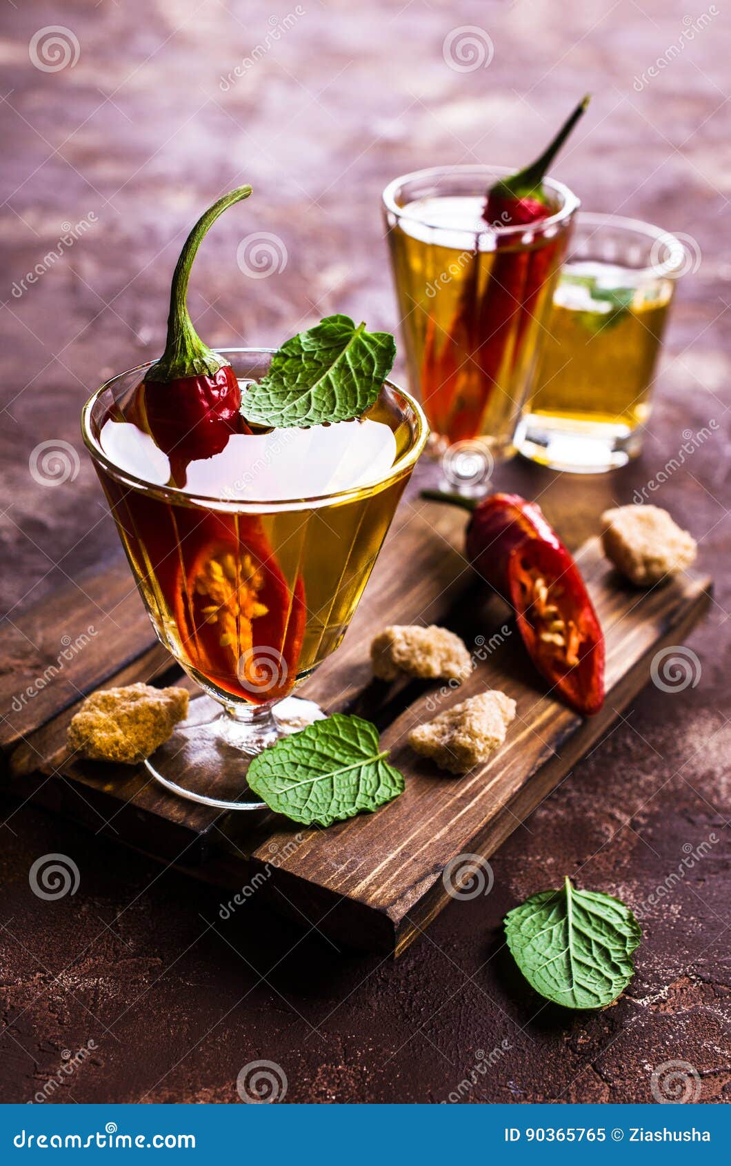 Bevanda Alcolica Trasparente Immagine Stock - Immagine di alcoolizzato ...