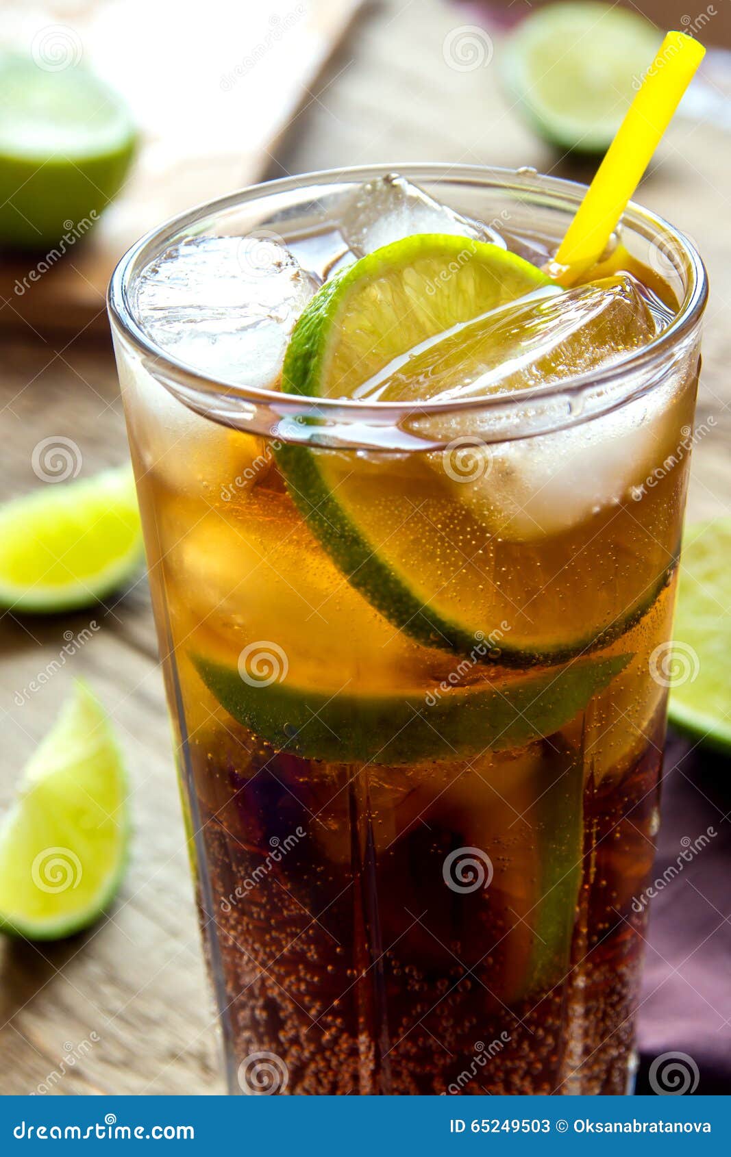 Bevanda Di Cuba Libre Della Cola E Del Rum Immagine Stock - Immagine di ...